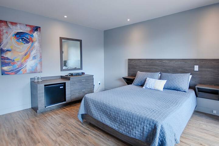 Le Fabreville Laval | Bookonline.com