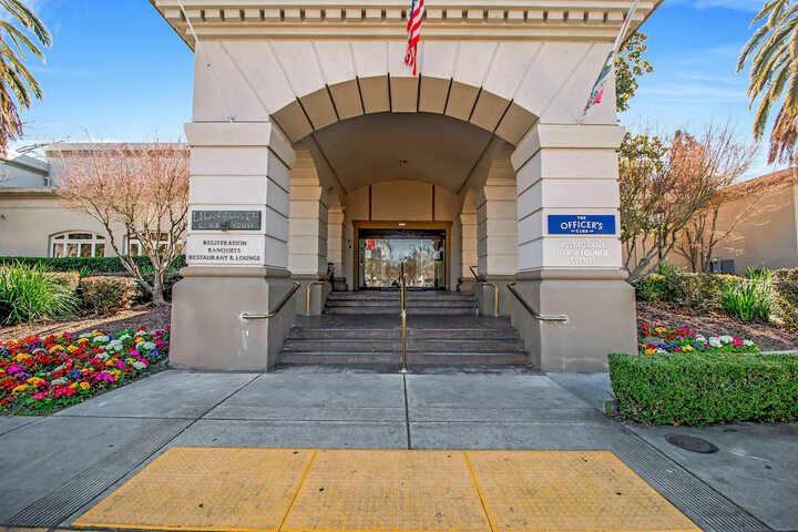 Lions Gate Hotel McClellan | Bookonline.com