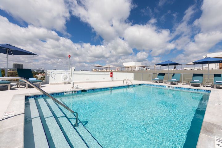 The Penguin Hotel Miami Beach | Bookonline.com