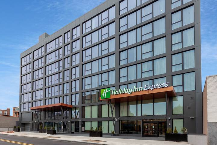 Holiday Inn Express NYC Brooklyn Sunset Park an IHG Hotel Brooklyn ...