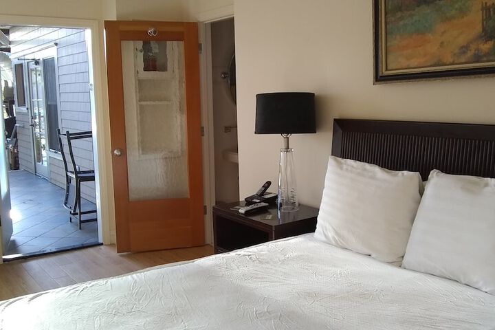 Noyo Harbor Inn Restaurant and Tavern Fort Bragg | Bookonline.com