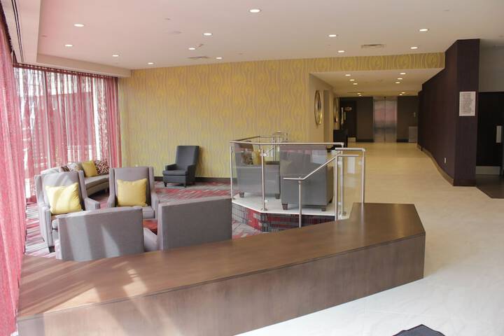 DoubleTree by Hilton Toronto Airport West Mississauga | Bookonline.com