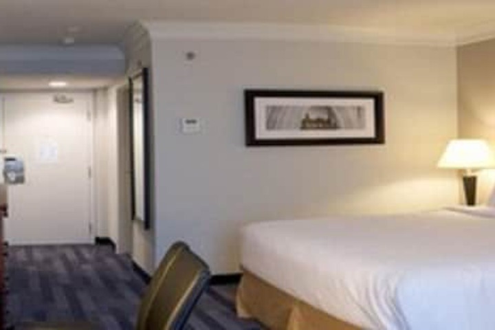 Holiday Inn Ottawa East an IHG Hotel Ottawa | Bookonline.com