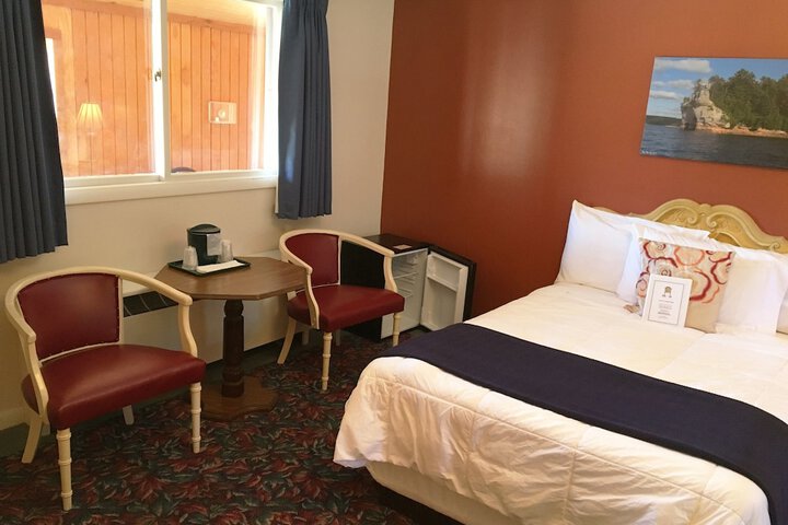 Cedar Motor Inn Marquette | Bookonline.com