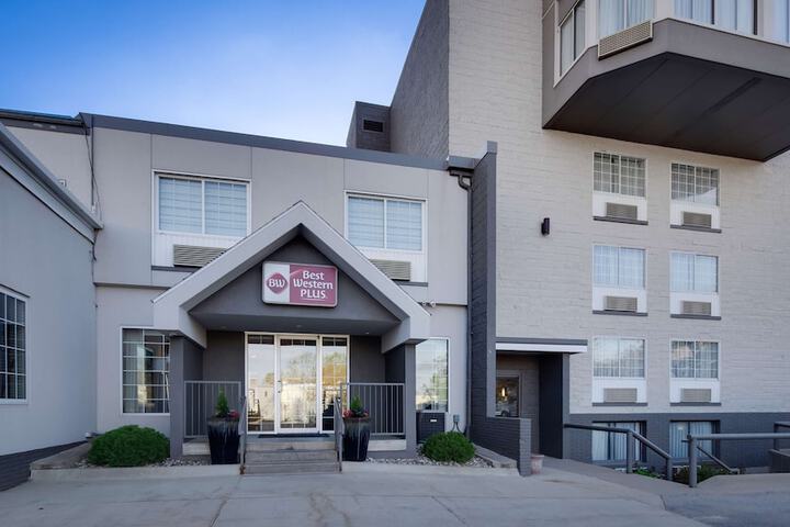 Best Western Plus Longbranch Hotel & Convention Center Cedar Rapids ...