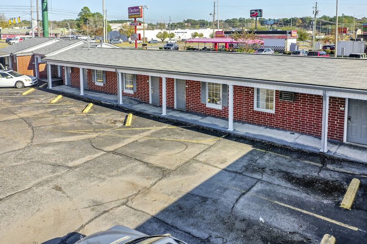 Adams Inn Dothan | Bookonline.com