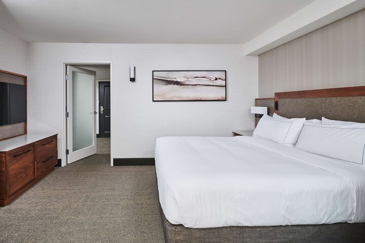 DoubleTree by Hilton Fullerton Fullerton | Bookonline.com