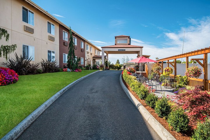 Red Lion Inn & Suites Sequim Sequim | Bookonline.com