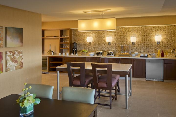 DoubleTree by Hilton Boston North Shore Danvers | Bookonline.com