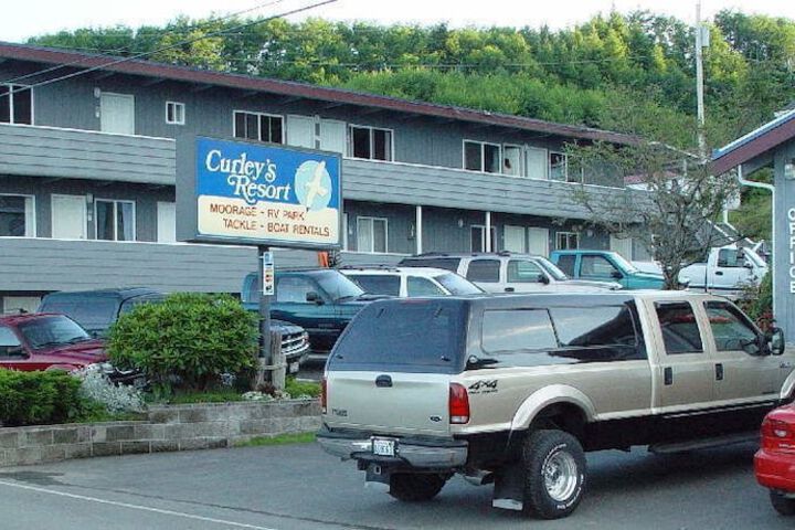 Curleys Resort & Dive Center Sekiu | Bookonline.com