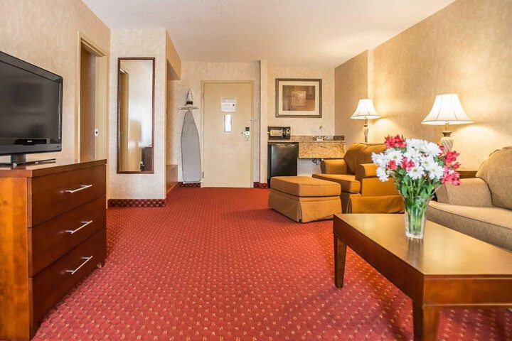 Comfort Inn Pocono Lakes Region Lake Ariel | Bookonline.com