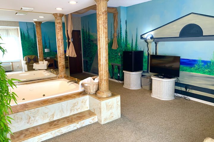 Don Q Inn Dodgeville | Bookonline.com