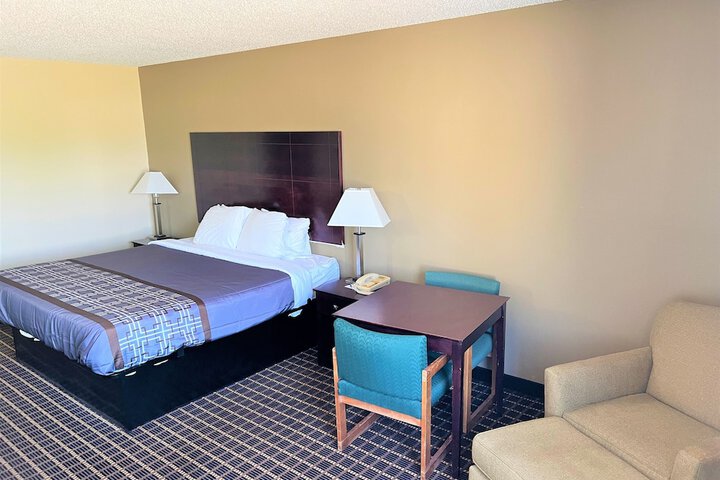 Designer Inn & Suites Toledo | Bookonline.com