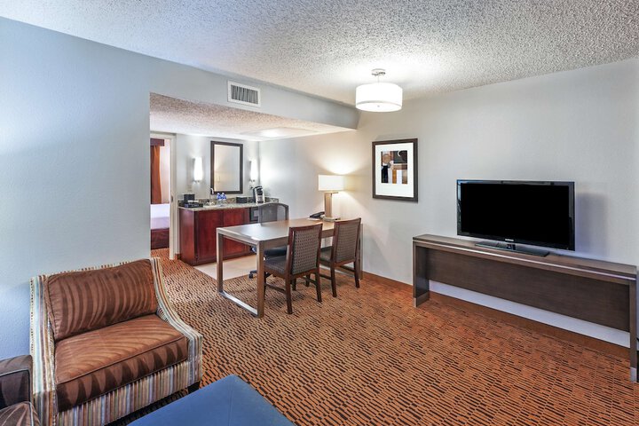 Embassy Suites by Hilton Dallas Market Center Dallas | Bookonline.com