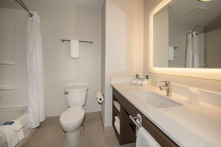 Holiday Inn Express & Suites Victoria Colwood an IHG Hotel Victoria ...