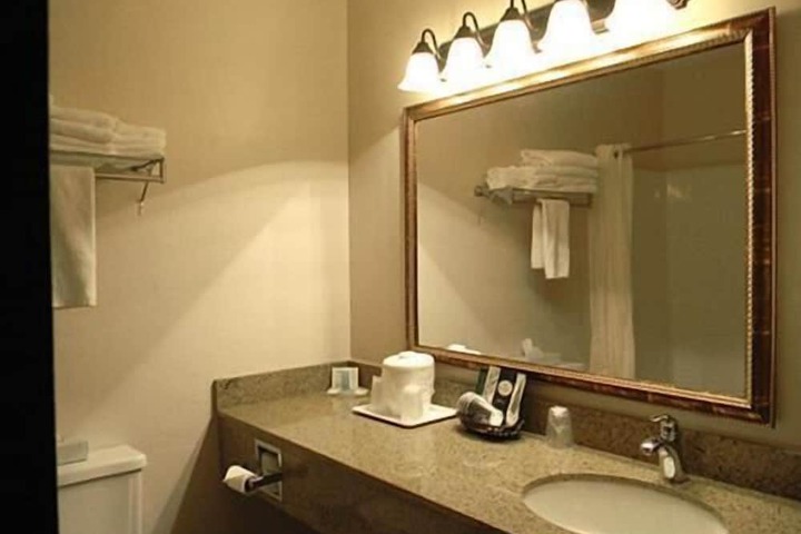 Boarders Inn & Suites by Cobblestone Hotels Munising Munising ...