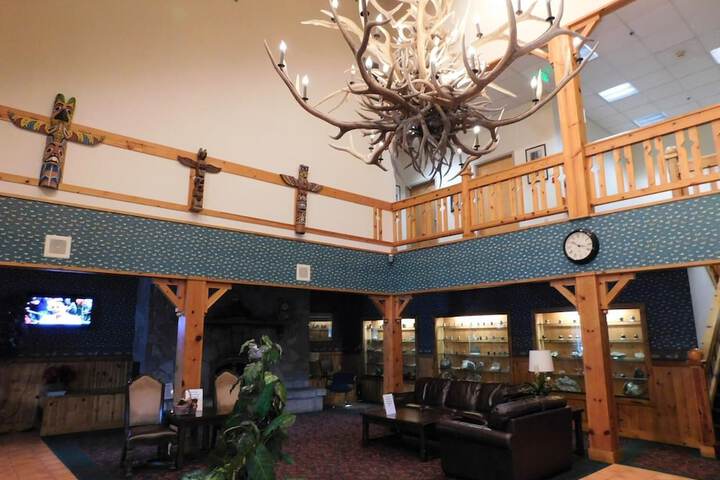 Summit Inn Snoqualmie Pass | Bookonline.com