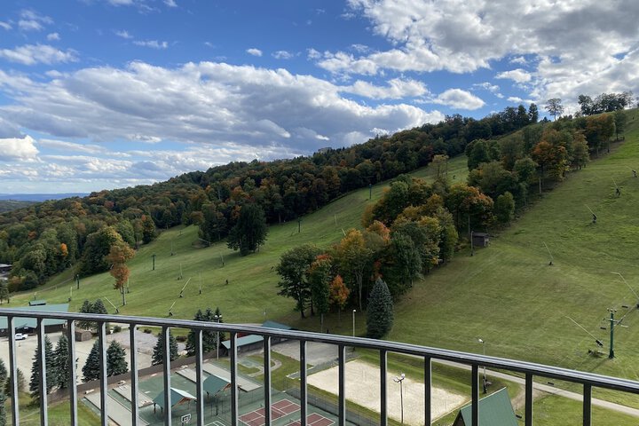 Slopeside Hotel by Seven Springs Resort Champion | Bookonline.com