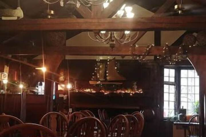 Lamies Inn and The Old Salt Restaurant Hampton | Bookonline.com