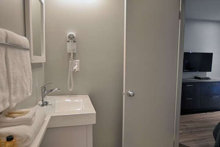 Le Fabreville Laval | Bookonline.com