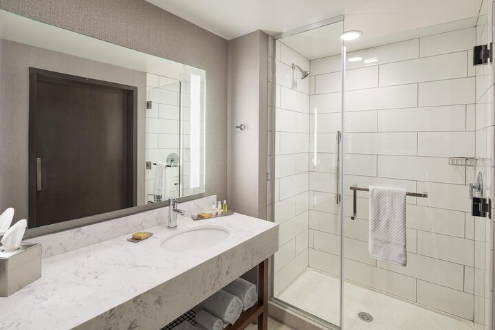 DoubleTree by Hilton Greeley at Lincoln Park Greeley | Bookonline.com