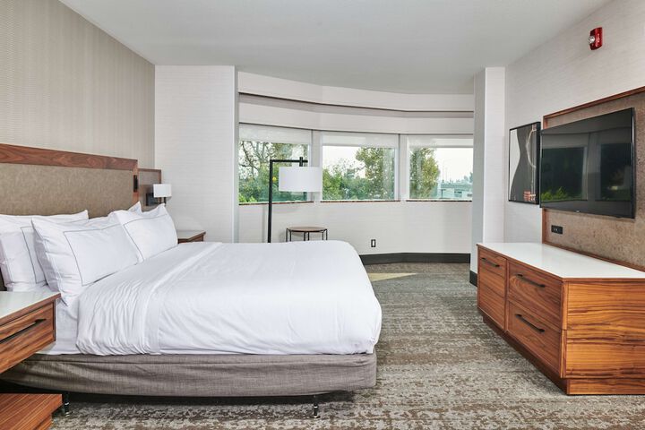 DoubleTree by Hilton Fullerton Fullerton | Bookonline.com