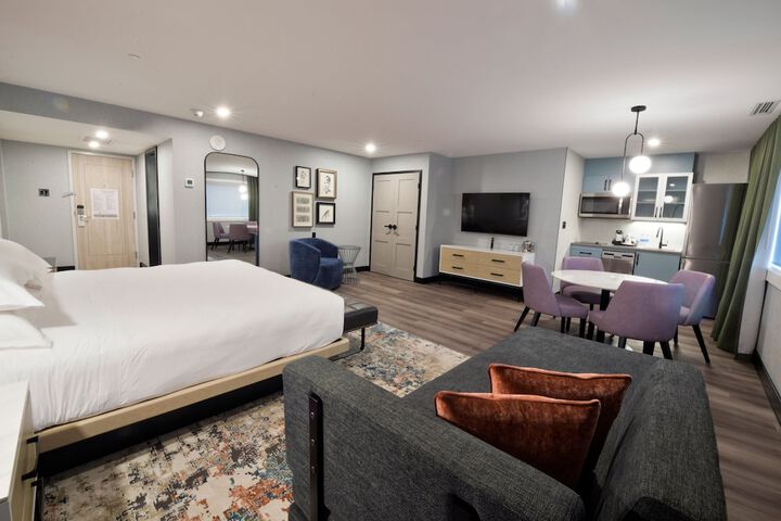 Sheraton Laval Hotel Laval | Bookonline.com