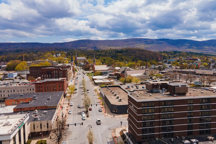 Hotel Downstreet North Adams | Bookonline.com