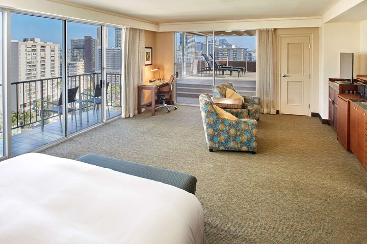 DoubleTree by Hilton Hotel Alana Waikiki Beach Honolulu | Bookonline.com