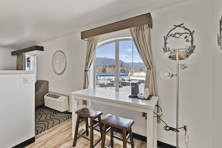 Cedar Street Hotel&Suites Sandpoint | Bookonline.com