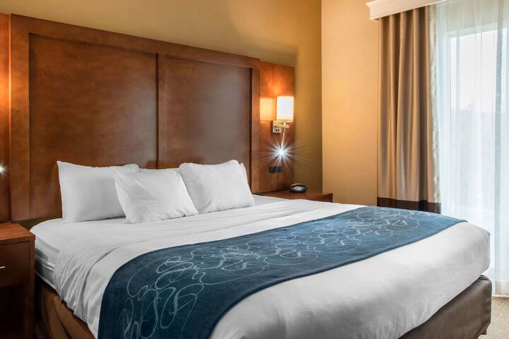 Comfort Suites Scranton near Montage Mountain Moosic | Bookonline.com