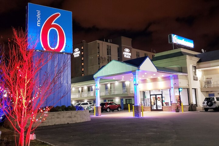 Motel 6 Elizabeth NJ Newark Liberty Intl Airport Elizabeth | Bookonline.com