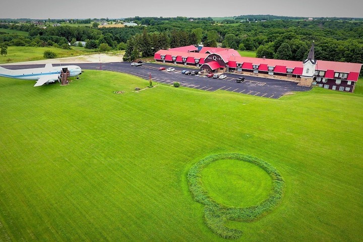 Don Q Inn Dodgeville | Bookonline.com