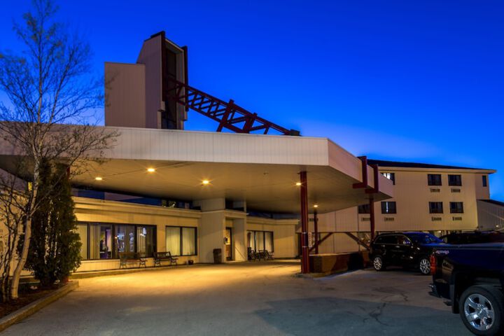 Sinbads Hotel & Suites Gander | Bookonline.com