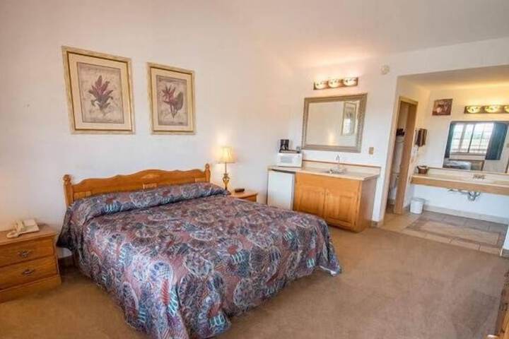 Bullwinkles Rustic Lodge Poplar Bluff | Bookonline.com