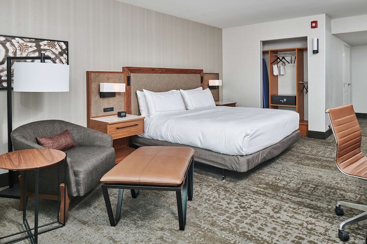 DoubleTree by Hilton Fullerton Fullerton | Bookonline.com
