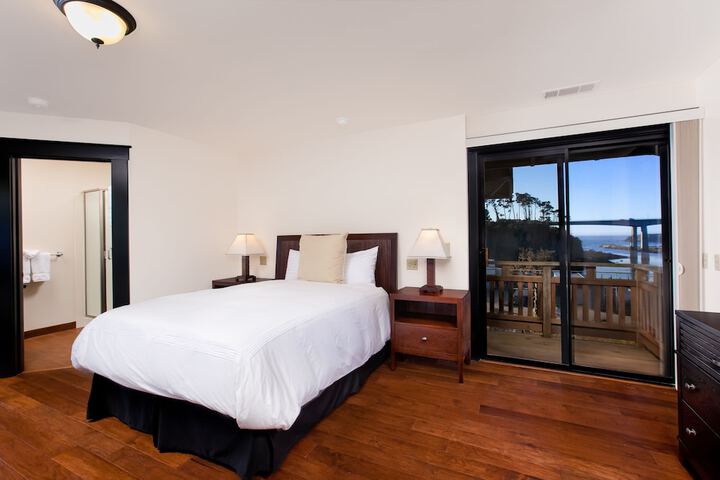 Noyo Harbor Inn Restaurant&Tavern Fort Bragg | Bookonline.com