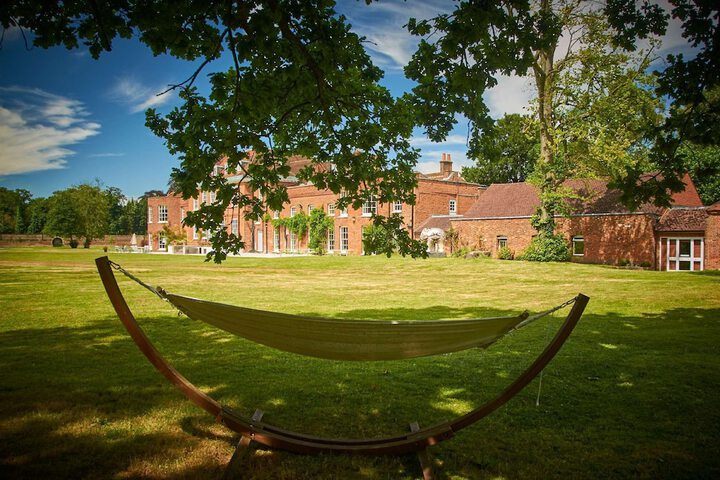 Stoke Place Hotel Slough | Bookonline.com