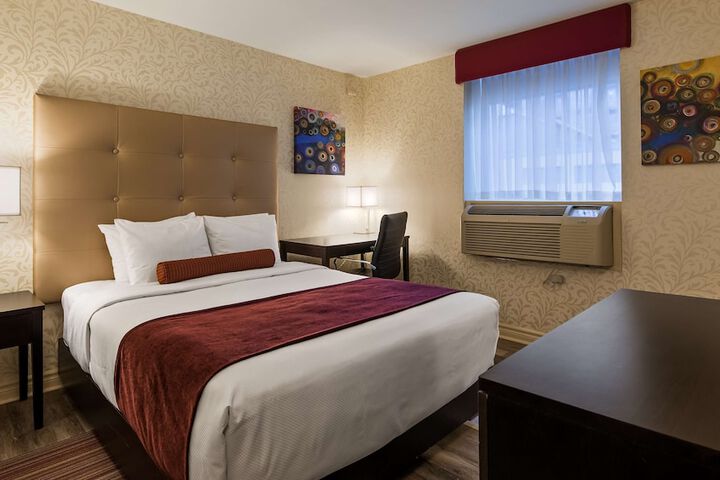Best Western Plus Montreal Downtown Hotel Europa Montreal | Bookonline.com