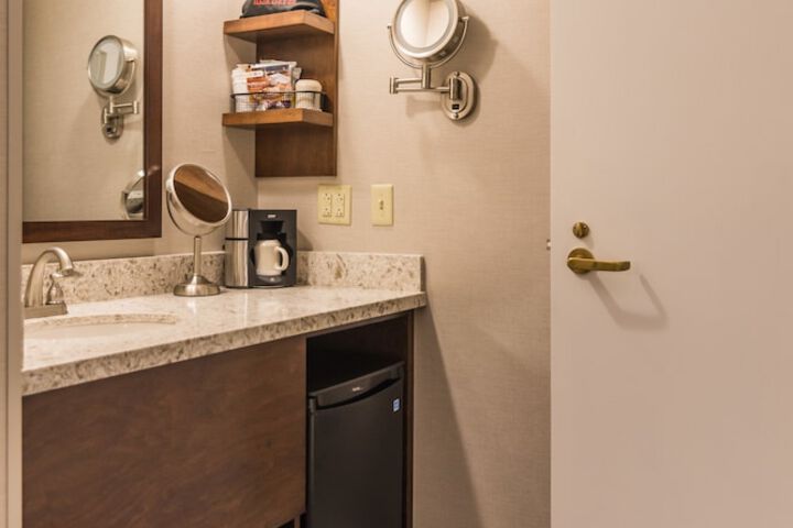 Biddle Hotel&Conference Center Bloomington | Bookonline.com