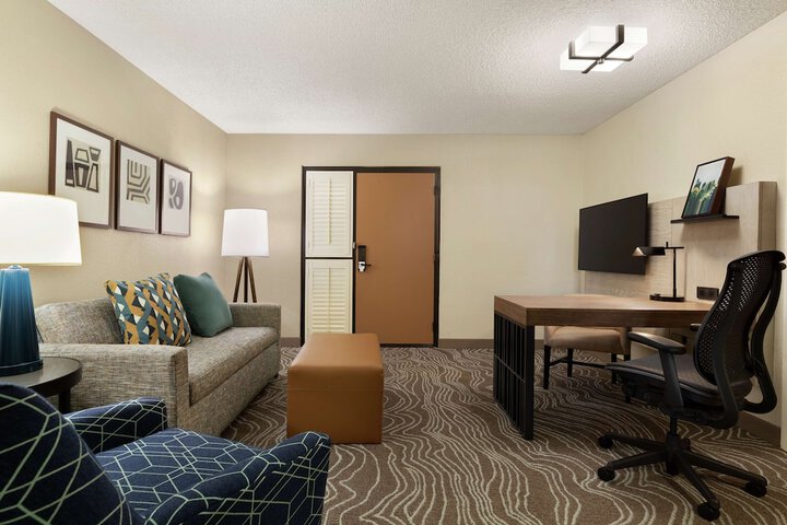 Embassy Suites by Hilton Phoenix Tempe Tempe | Bookonline.com