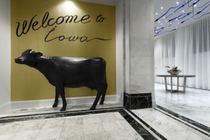 The Current Iowa, Autograph Collection Davenport | Bookonline.com