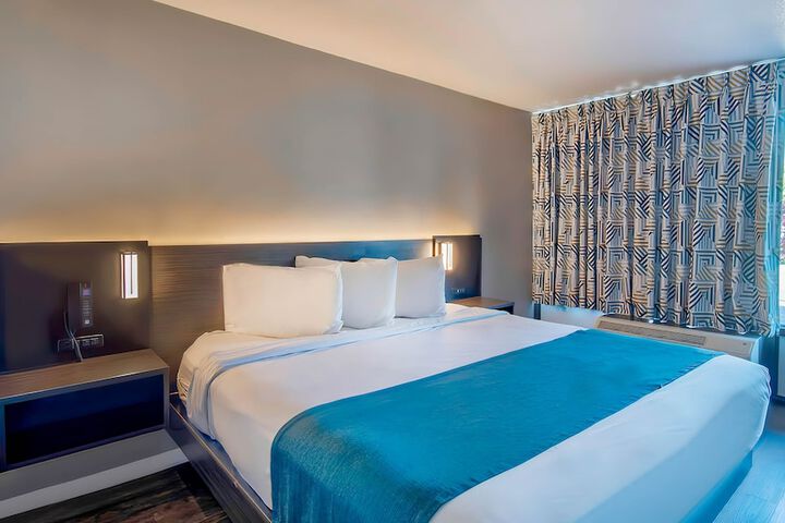 Motel 6 Louisville KY Airport Fair Expo Louisville | Bookonline.com