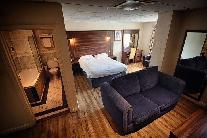 Oliver Cromwell Hotel March | Bookonline.com