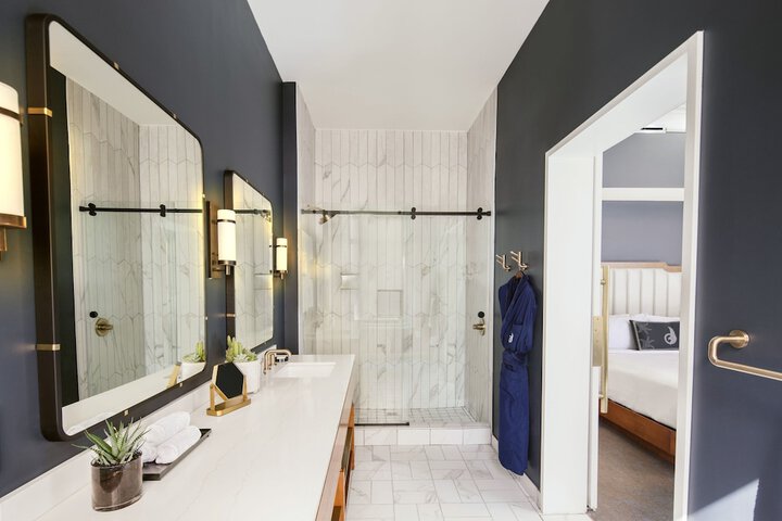 The National Autograph Collection Oklahoma City | Bookonline.com