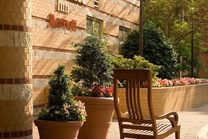 Residence Inn by Marriott Arlington at Rosslyn Arlington | Bookonline.com