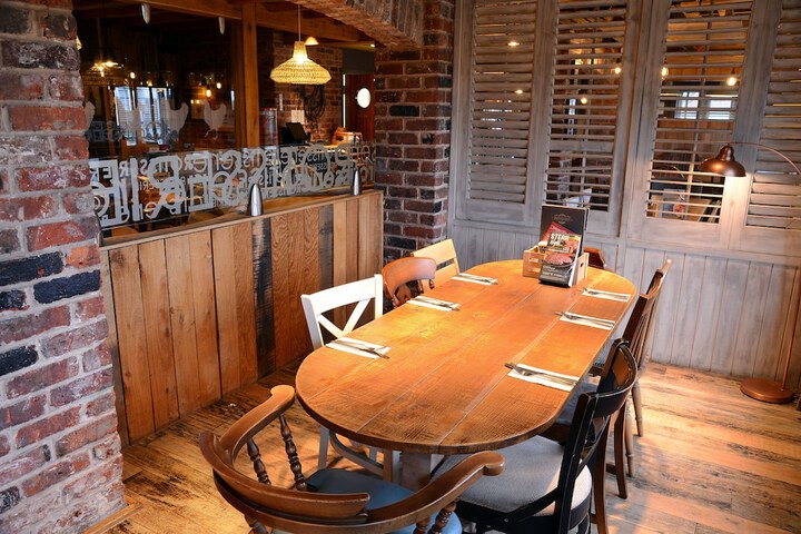 Gamston Lock Nottingham by Marstons Inns Nottingham | Bookonline.com