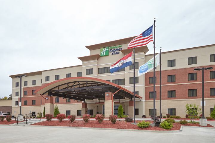 Holiday Inn Express Hotel & Suites Columbia Univ Area Hwy 63 an IHG ...
