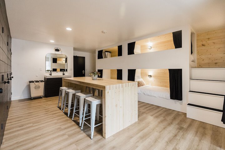 Wonderstone at Glacier Columbia Falls | Bookonline.com