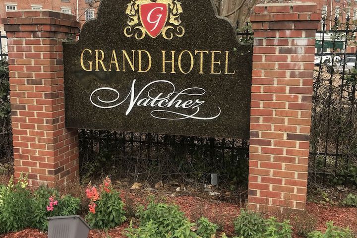 Natchez Grand Hotel & Suites on the River Natchez | Bookonline.com